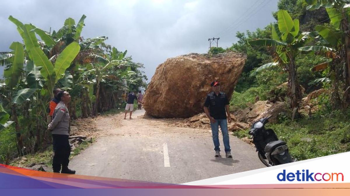 Batu Besar Longsor di Belu, Tutupi Jalan Penghubung Indonesia-Timor Leste