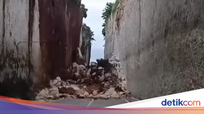 Tebing Tanah Barak Bali yang Terkenal Itu Longsor
