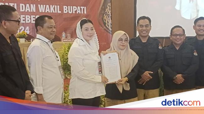 Paramitha dan Wurja Ditetapkan sebagai Bupati-Wabup Brebes Terpilih Paramitha dan Wurja Ditetapkan sebagai Bupati-Wabup Brebes Terpilih