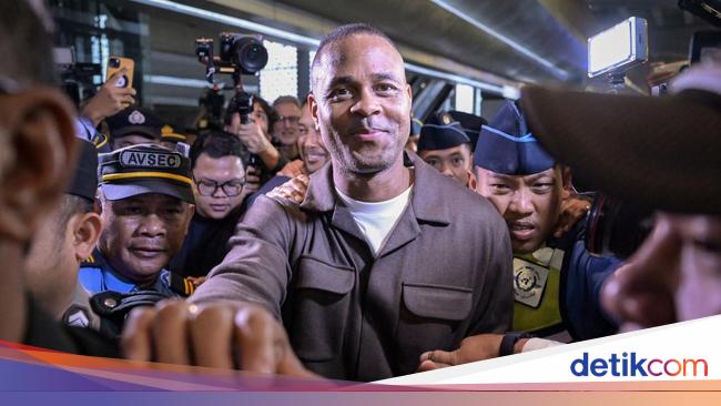 Senyum Patrick Kluivert Tiba di Jakarta