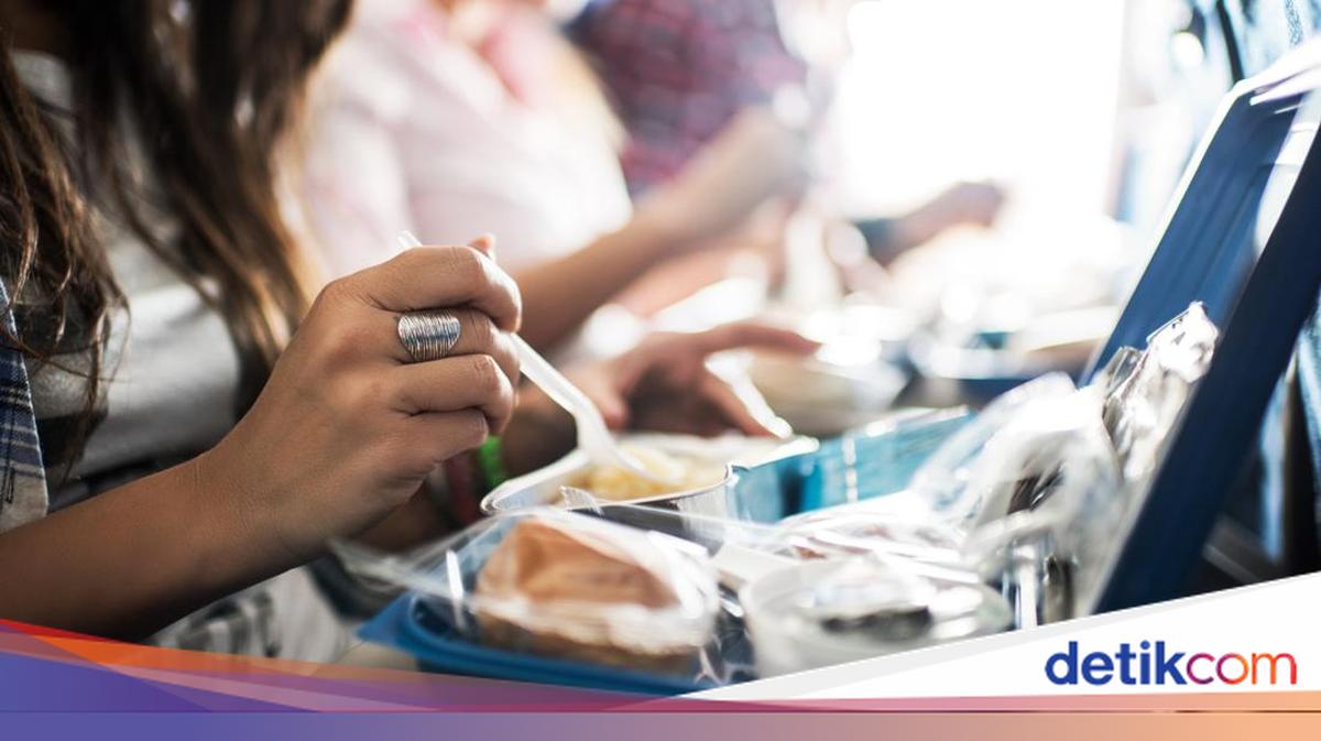 Alasan Kenyamanan, Ini 5 Menu yang Tak Disarankan Pramugari Dipesan di ...