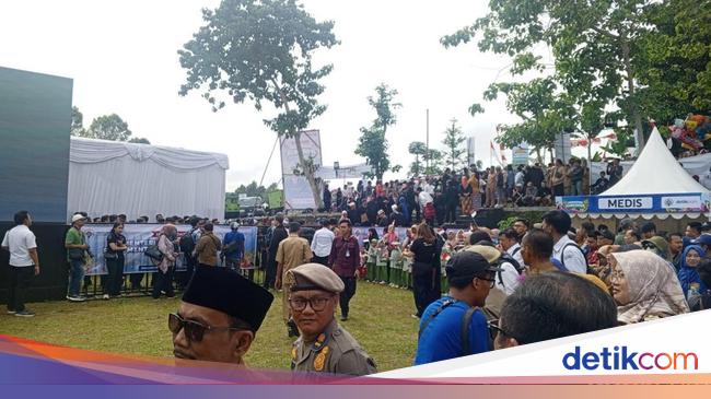 Meriah Suasana Lapangan Desa Cisaat Jelang Peringatan Hari Desa
