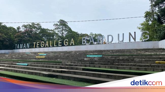 Taman Tegallega Bandung Rusak gegara Warga Berburu Koin Berhadiah