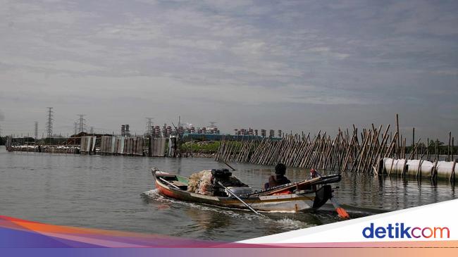 Airlangga Pastikan Pagar di Laut Bekasi Bukan Proyek Giant Sea Wall