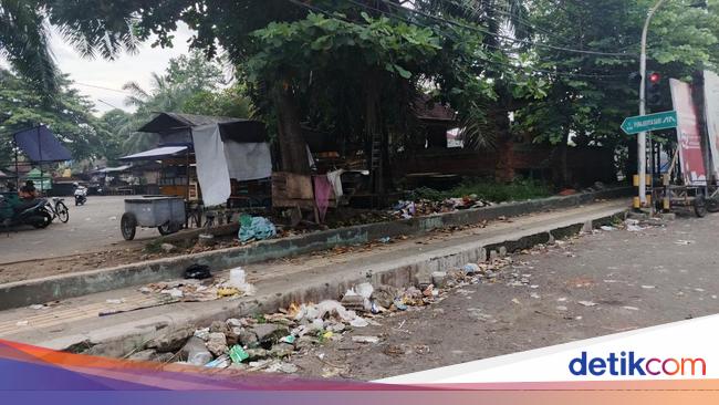 Sampah Menumpuk di Jembrana, Warga Keluhkan Bau Busuk