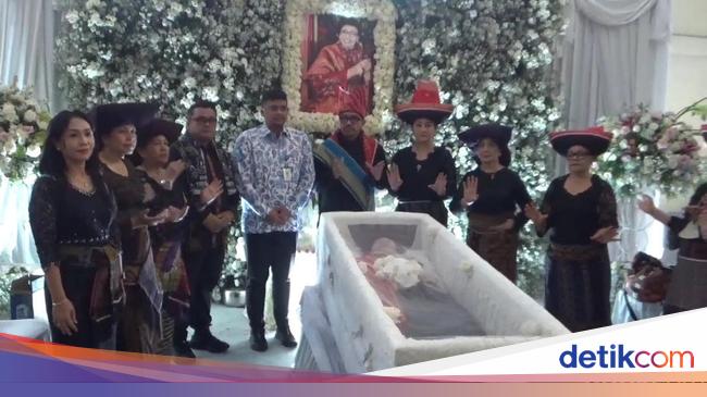 Bobby dan Edy Melayat ke Rumah Duka Ibu dari Arya Sinulingga