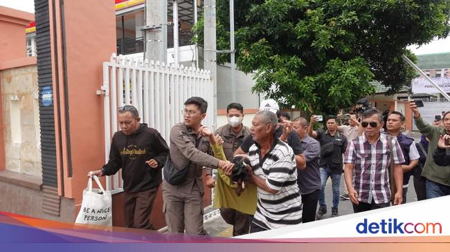 Ibu Agus Difabel Pingsan di Sidang Perdana Anaknya, Kepala Terbentur Lantai