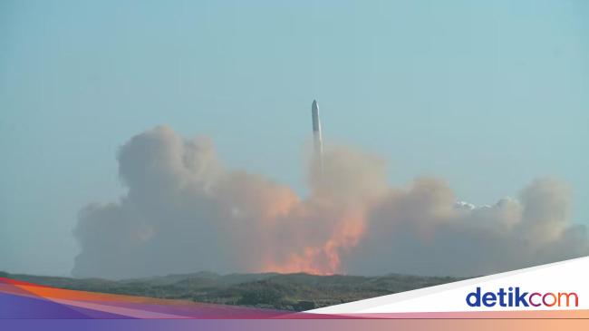 Roket SpaceX Meledak, Puluhan Penerbangan Dialihkan