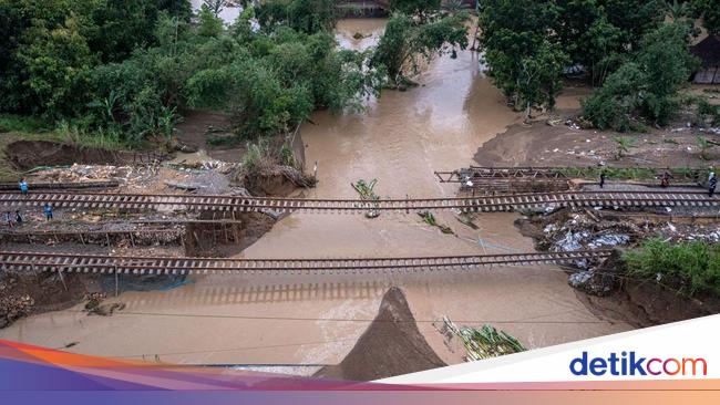 Sejumlah Perjalanan KA Dibatalkan Imbas Banjir Grobogan, Ini Daftarnya Sejumlah Perjalanan KA Dibatalkan Imbas Banjir Grobogan, Ini Daftarnya