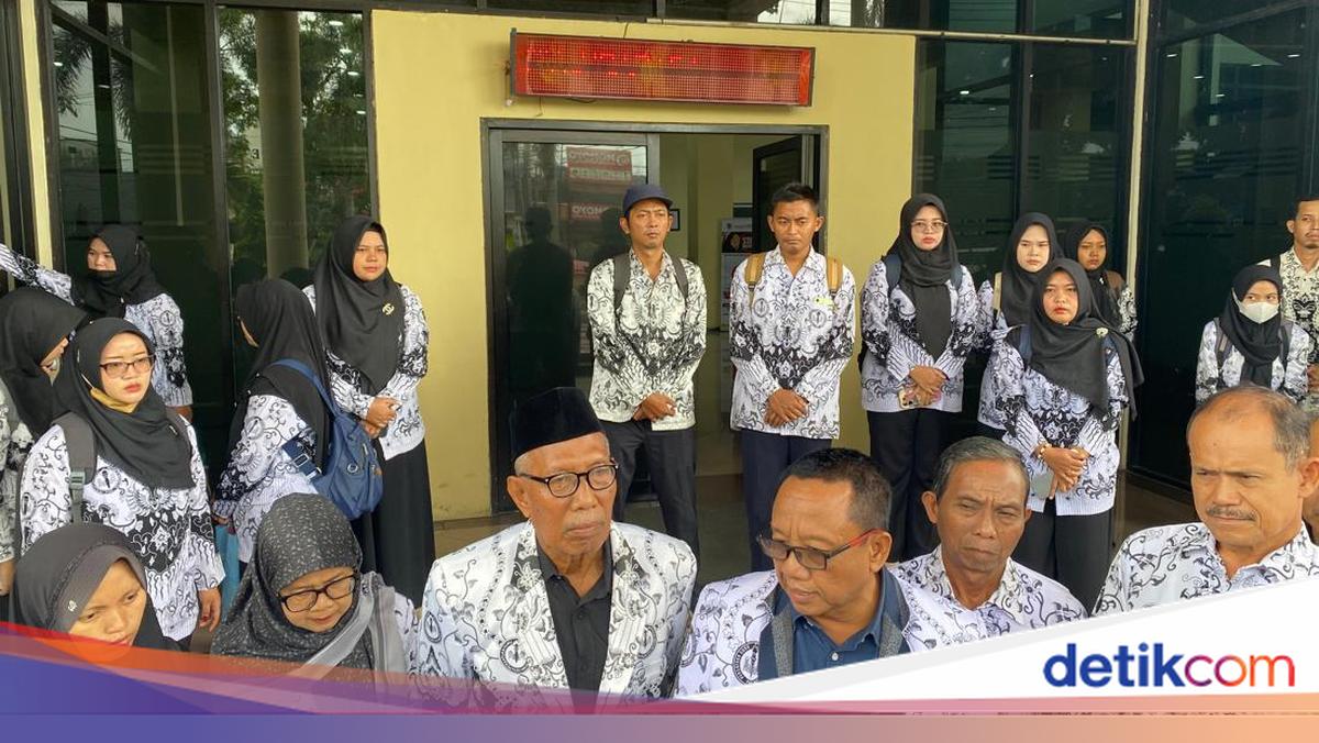 Guru di Jember Geruduk DPRD Tuntut Kejelasan Seleksi PPPK