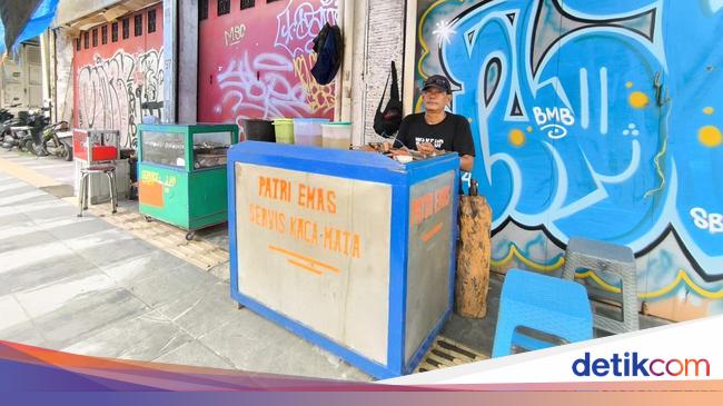 Sabar, Tukang Patri Emas Cirebon yang Bertahan dengan Kejujuran