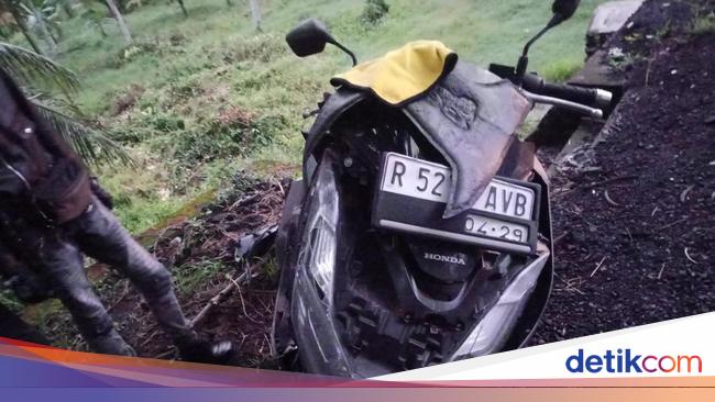 Dua Motor Tabrakan di Jalan Denpasar-Gilimanuk gegara Jalan Berlubang