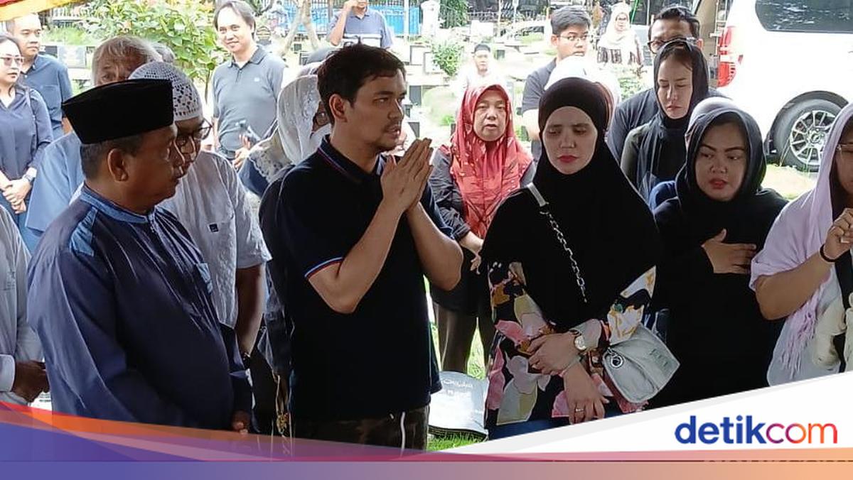 Indra Bekti Ungkit Kenangan Bareng Mendiang Ibu Sambung