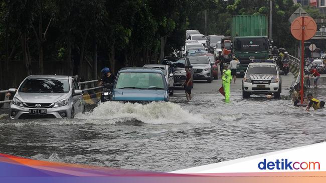 Waspada Komponen Mobil Hybrid Rusak saat Terabas Banjir, Ini Tips Amannya