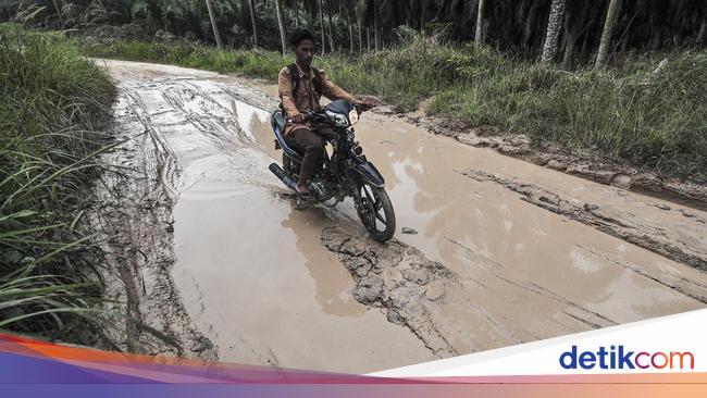 Jalan di Muaro Jambi Rusak dan Banjir