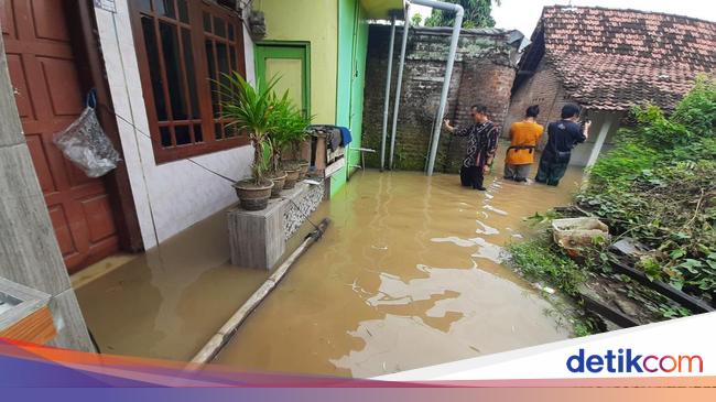 Puluhan Rumah di Juwana Pati Kebanjiran, Tinggi Air Nyaris Semeter