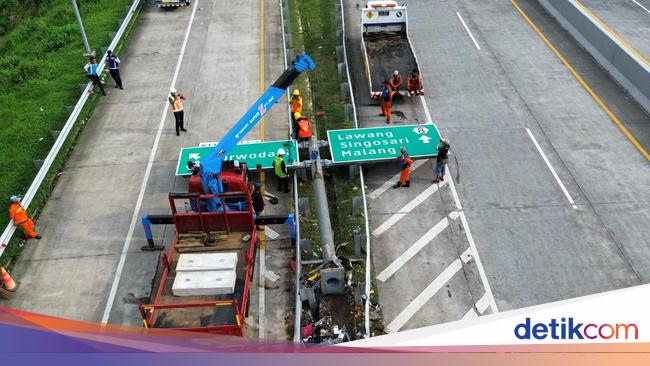 Bus Brimob Kecelakaan, 2 Siswa SMA Meninggal Bus Brimob Kecelakaan, 2 Siswa SMA Meninggal