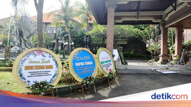 Pelantikan Bupati Jembrana Diundur, Kantor Bupati Dibanjiri Karangan ...