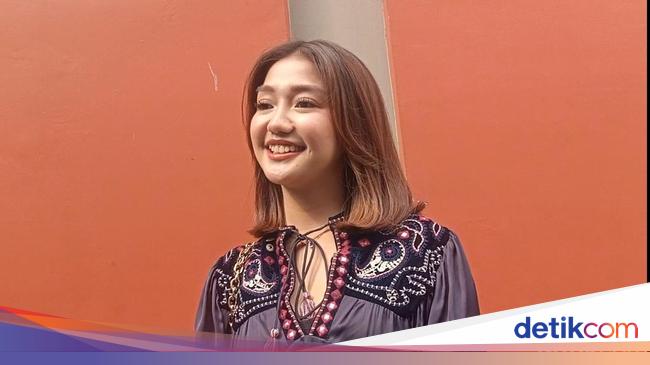 Senyum Chandrika Chika Usai Terjerat Dugaan Penganiayaan