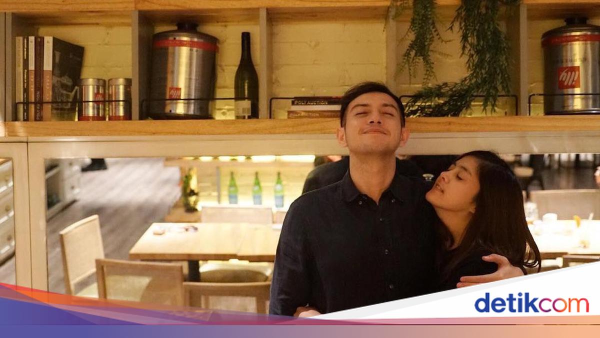 Romantis! Ini Momen Rifky Balweel dan Biby Alraen saat Dinner