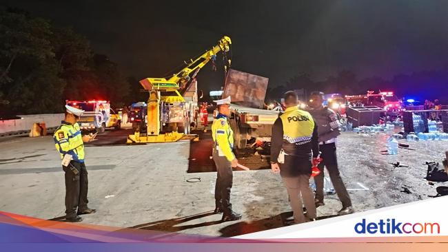 Kemenhub Buka-bukaan Kronologi Kecelakaan Maut di Gerbang Tol Ciawi Kemenhub Buka-bukaan Kronologi Kecelakaan Maut di Gerbang Tol Ciawi