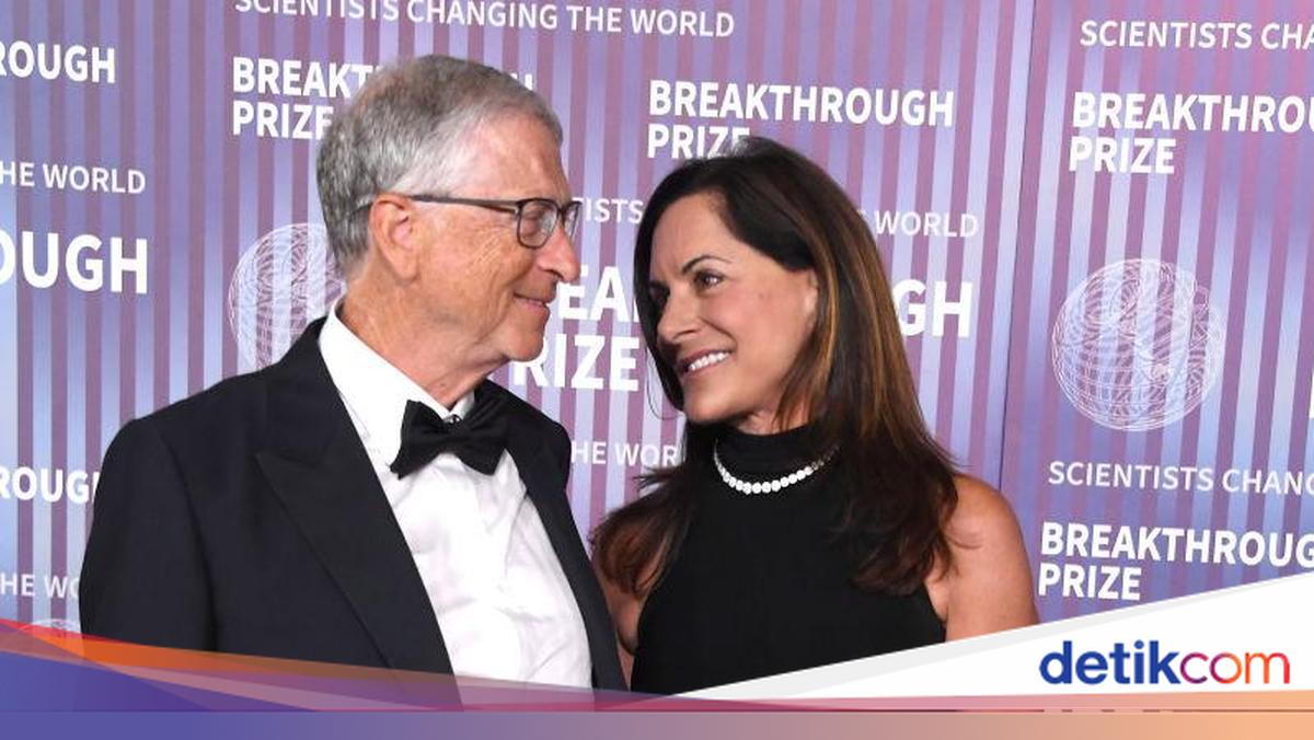 Sang Pacar Ada di Baris Depan Saat Bill Gates Akui Selingkuh