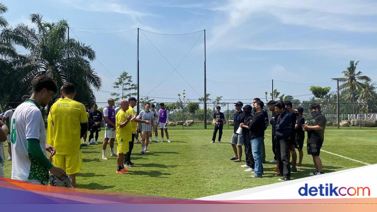 BCS Sambangi Latihan PSS Usai 3 Laga Tanpa Menang, Ini Tuntutannya