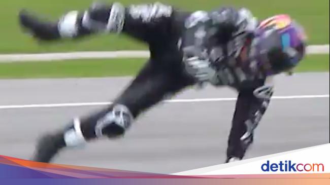 Kecelakaan Horor Jorge Martin di Atas Aprilia '1': Terlempar, Kepala ... Kecelakaan Horor Jorge Martin di Atas Aprilia '1': Terlempar, Kepala ...