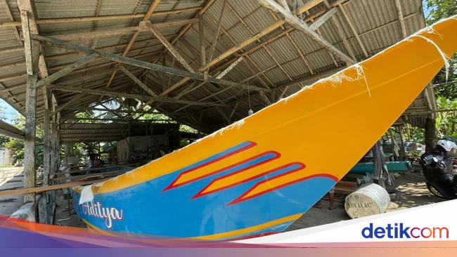 Melihat Proses Pembuatan Perahu Nelayan di Pangandaran