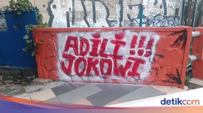 Coretan 'Adili Jokowi' Bermunculan, PDIP Sebut Vandalisme