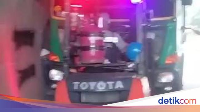 Sopir Tewas Terjepit di Antara Tembok dan Truk yang Berjalan Mundur