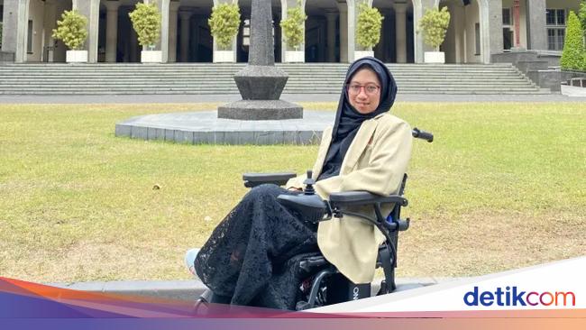 Meski Berkursi Roda, Ida Buktikan Raih Beasiswa LPDP & Lulus S2 Cumlaude di UGM