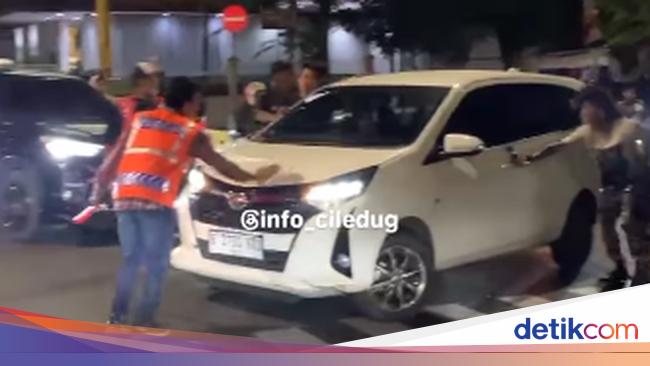 Heboh LCGC Ugal-ugalan di Jaksel, Tabrak Anak Punk Langsung Kabur!