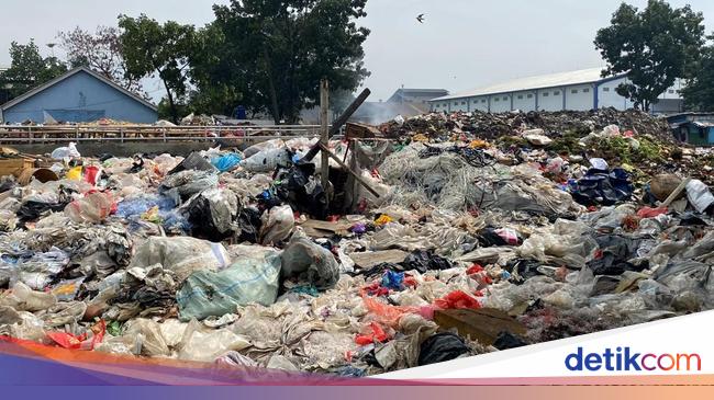 'Gurun Sampah' Kini Muncul di Pasar Gedebage Bandung