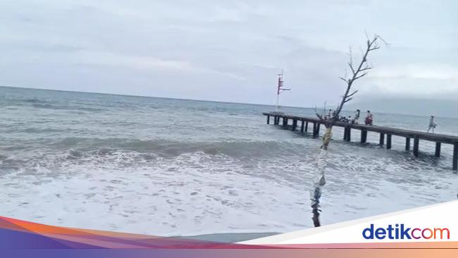 Perahu Tenggelam Dihantam Ombak di Bima, 6 Penumpang Dievakuasi
