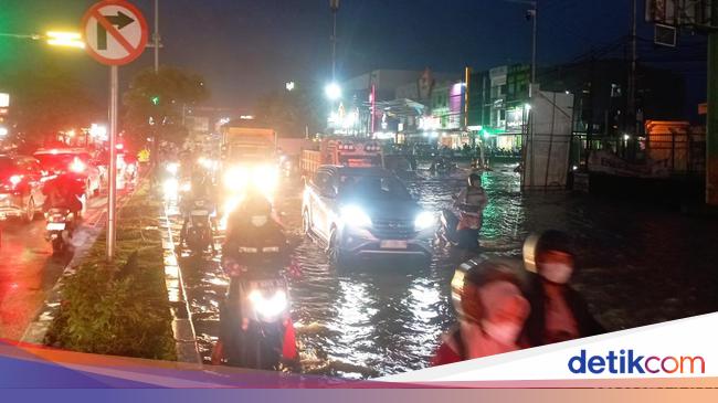 Potret Terkini Jalan Perintis Kemerdekaan Makassar Macet gegara Banjir