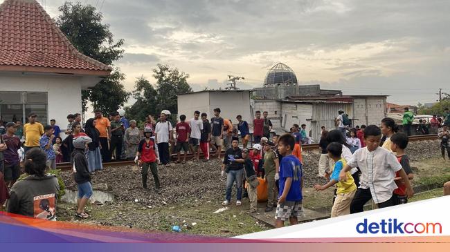 Siswi SMKN 10 Semarang Tewas Tertabrak Kereta Api Usai Terobos Palang