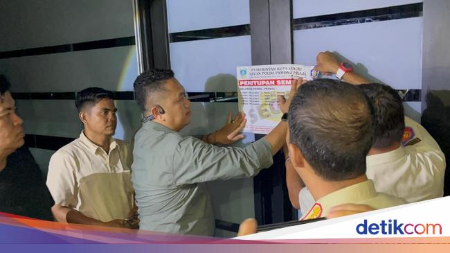 Helens Play Mart Jambi Disegel Terkait Izin Penjualan Minuman Alkohol