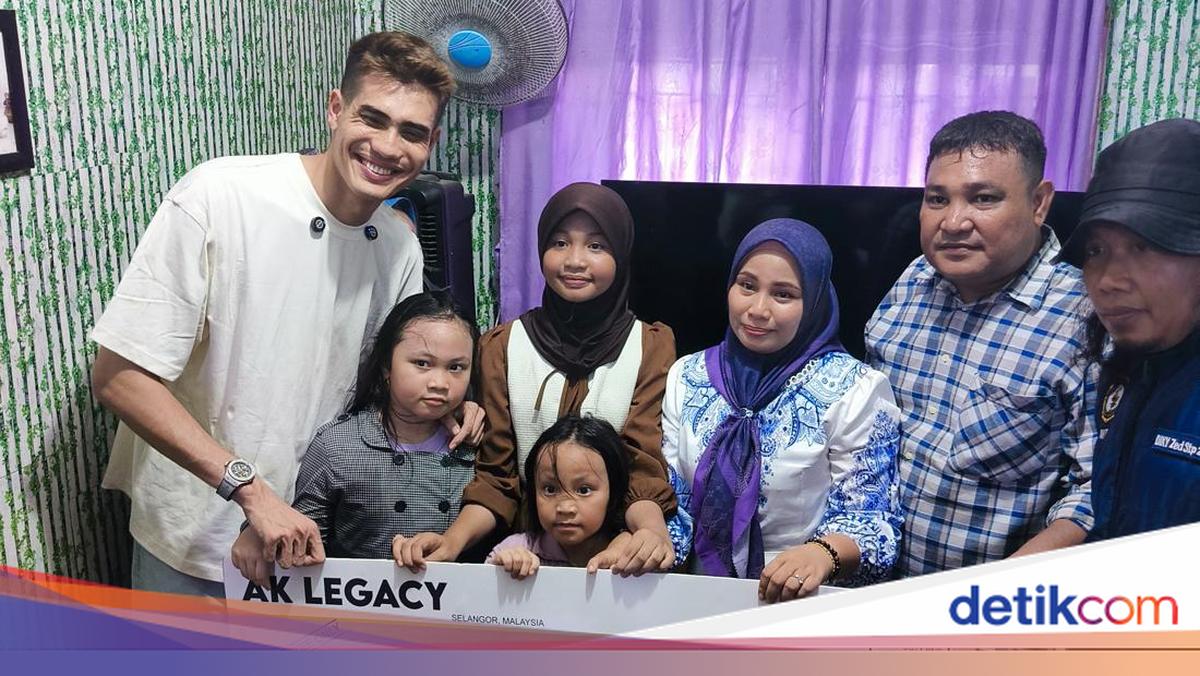 YouTuber Malaysia Aisar Khaled Beri Hadiah Umrah Warga Prabumulih
