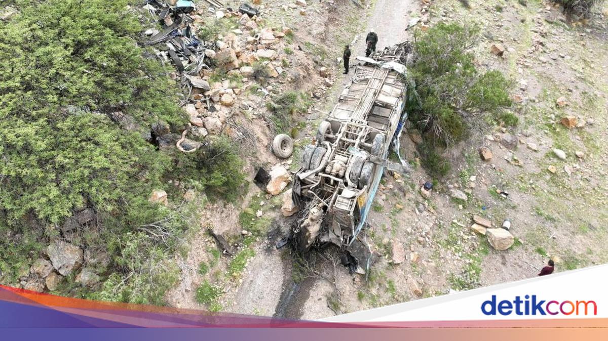 Bus Masuk Jurang di Bolivia, 30 Orang Tewas