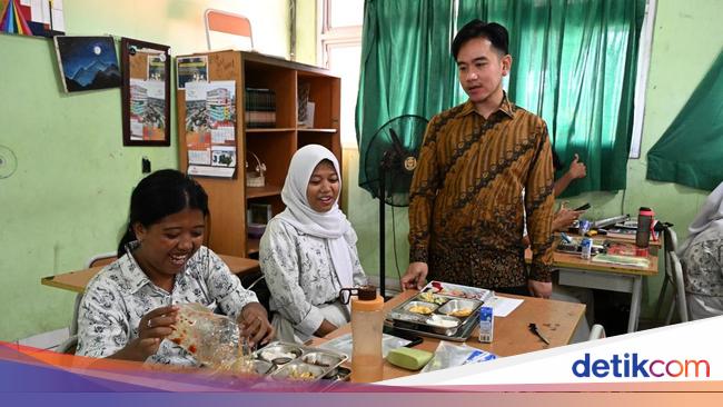 Gibran Tinjau SMAN 13 Jakarta, Cek Makan Bergizi hingga Bagikan Skincare
