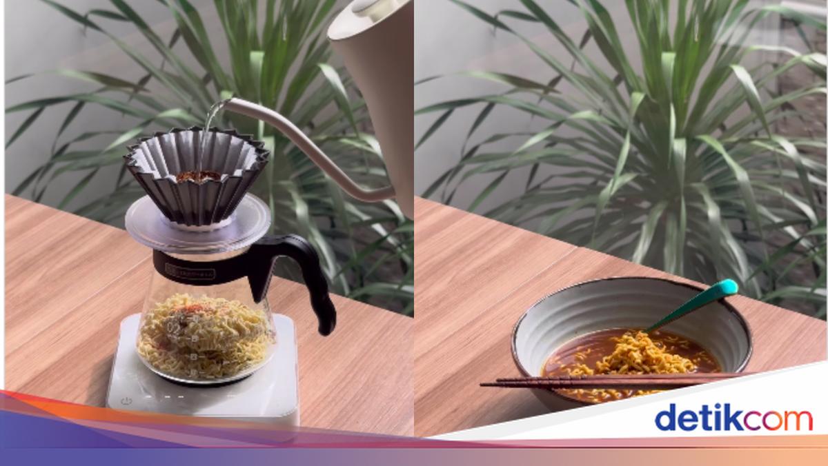 Nyeleneh! Kopi Manual Brew Ini Disajikan Sebagai Kuah Indomie Mie Celor
