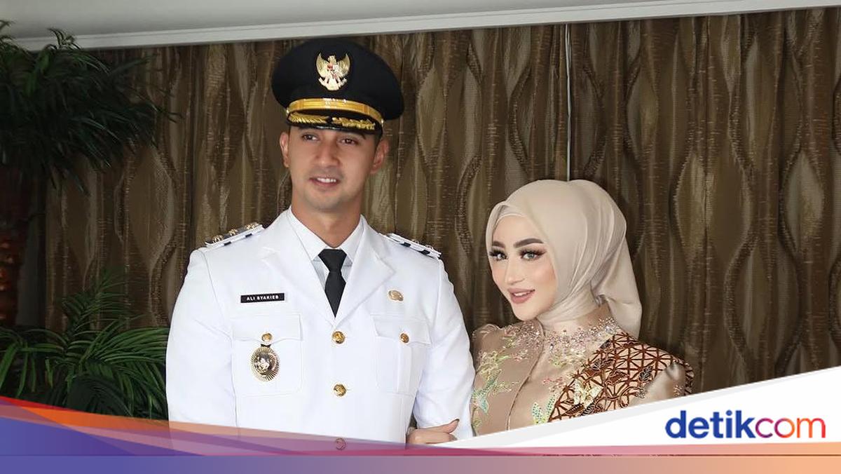 Foto: Ali Syakieb Dilantik Jadi Wakil Bupati, Gaya Margin Wieheerm Curi ...