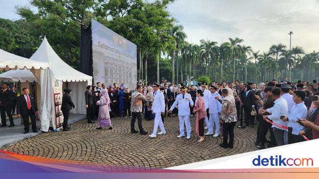 Jelang Pelantikan, Kepala Daerah Terpilih Serta Kerabat Mulai Padati Monas