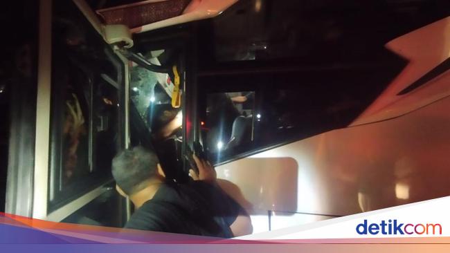 Bus Damri Kecelakaan di Pamekasan, Kernet Sempat Terjepit 2 Jam