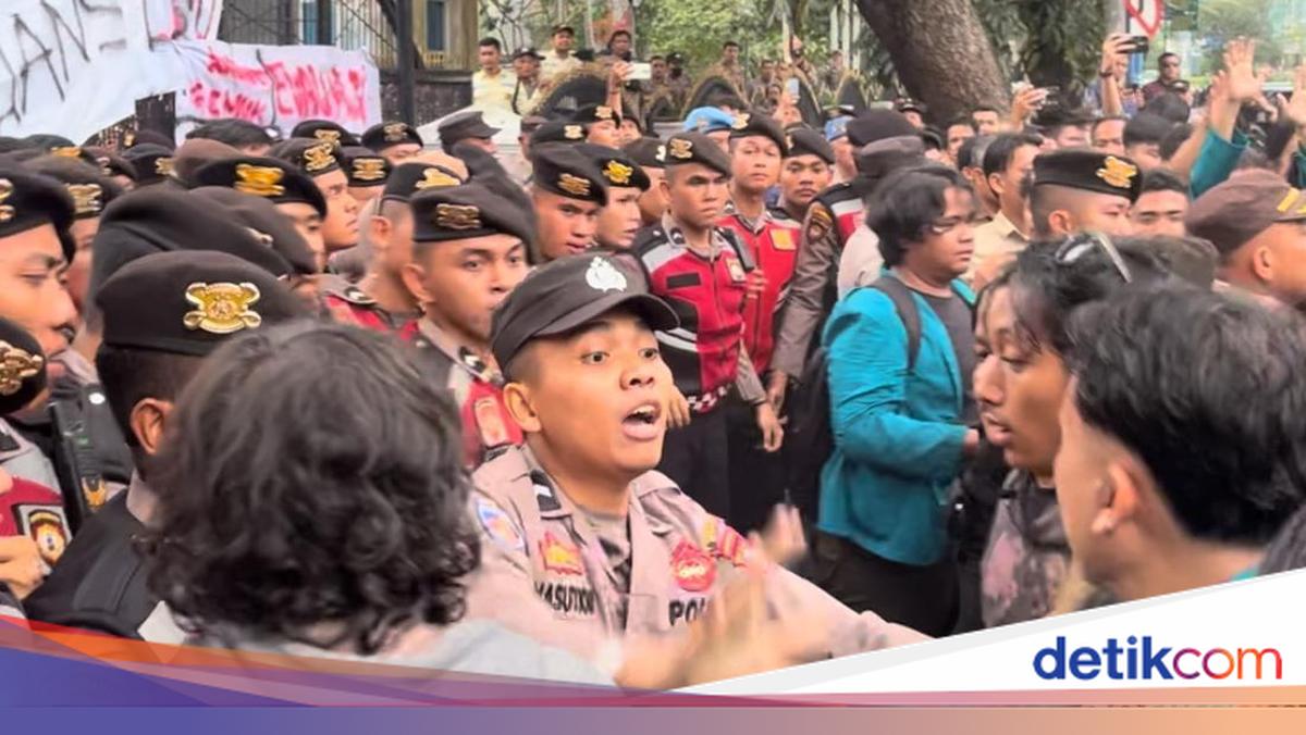 Demo Mahasiswa di Depan Gedung DPRD Sumut Sempat Ricuh