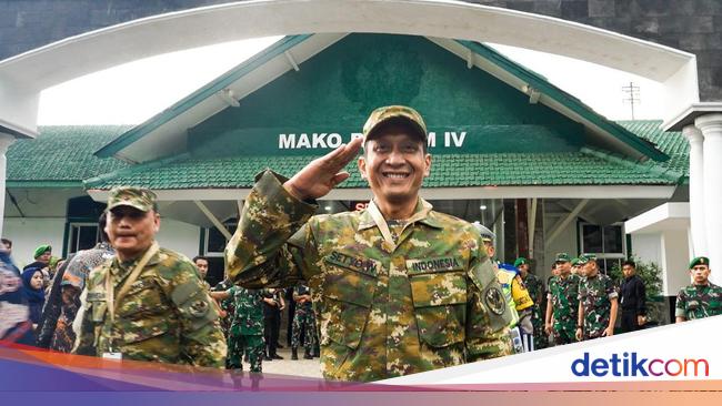 Pake Seragam Doreng Bupati Setyo Wahono Ikut Retret di Magelang