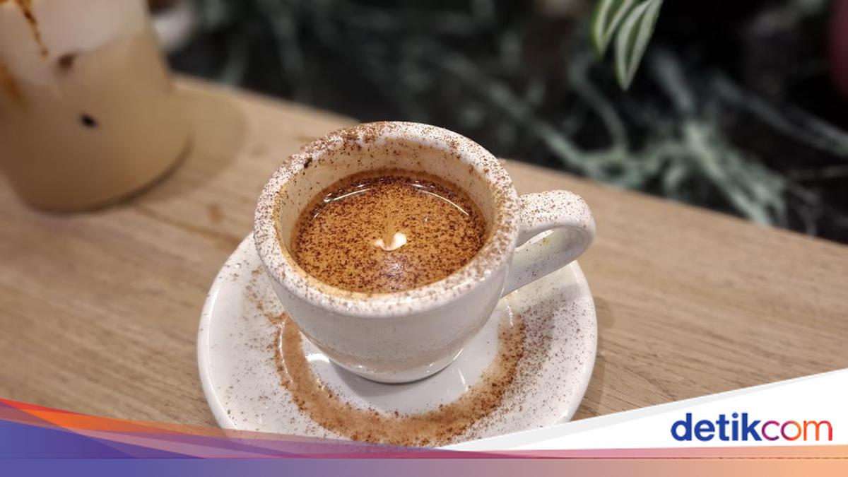 Goffee Exquise: Segarnya Cafe Pieno Dipadukan Donat Pistachio Kunafa