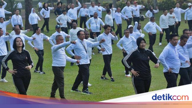 Para Kepala Daerah Apel dan Senam Pagi di Hari Keempat Retret