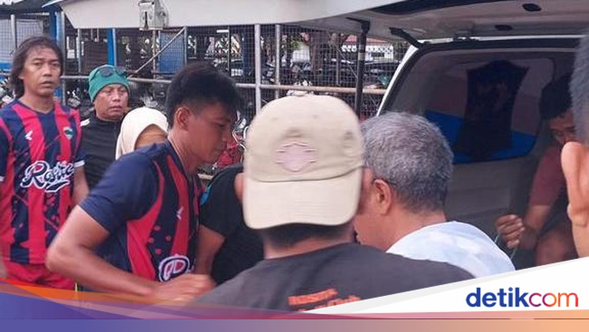 Detik-detik Bejo Sugiantoro Meninggal Usai Bermain Bola